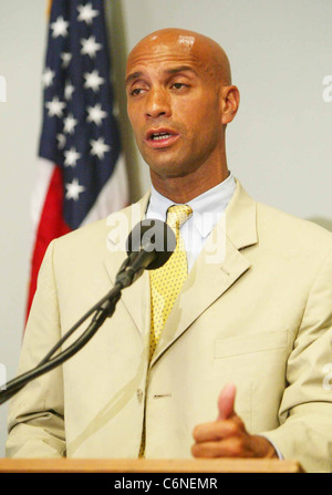 District of Columbia Mayor Adrian Fenty and his wife Michelle arrive on ...