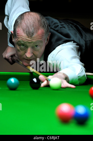 Former snooker world champion Steve Davis, with sons Greg (right ...