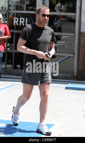 Keifer Sutherland spotted shopping for clothes on Melrose Avenue Los ...