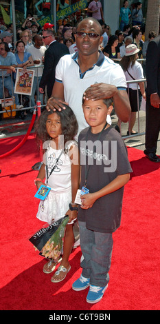 Wayne Brady and Maile Masako Brady Stock Photo - Alamy