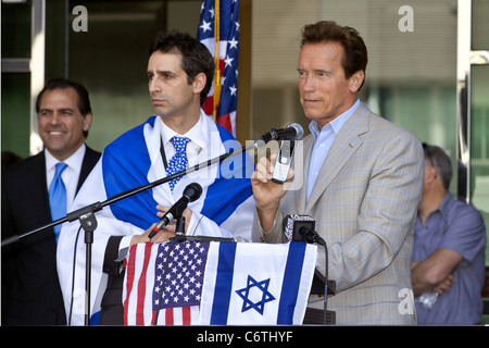 Israeli Consul General Jacob Dayan and Gov. Arnold Schwarzenegger on ...