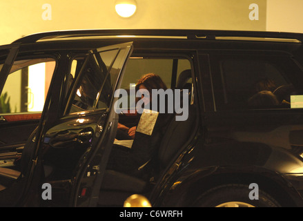 Julia Roberts getting into her car at the Grove shopping centre Los ...