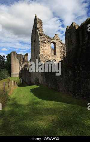 The sixteenth century Elphinstone Tower of [Kildrummy Castle ...