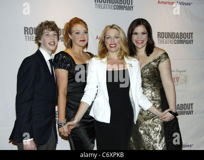 Lindsay Mendez, Sherie Rene Scott, Michael Mayer, Betsy Wolfe, Eamon ...