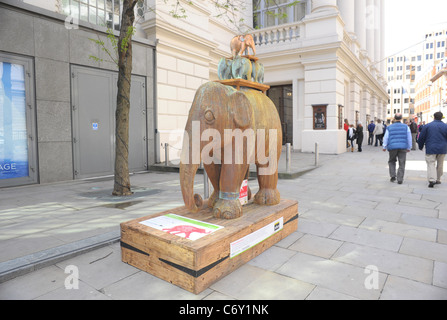 Elephant Parade Begins In London 250 brightly painted model elephants ...