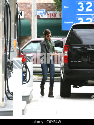 Jessica Alba filling up her car at a gas station in Westwood Los ...