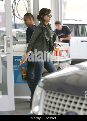 Jessica Alba filling up her car at a gas station in Westwood Los ...