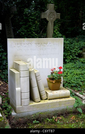 grave of jeremy beadle Stock Photo - Alamy