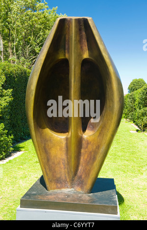 Henry Moore bronze statue 1968-9, (Working Model for Oval with Points ...
