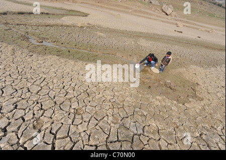 Drought leaves Chinese citizens facing severe water shortage Millions ...
