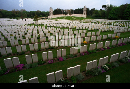 Etaples cemetery, Northern France. WW1 and WW2 Cemeteries maintained by ...