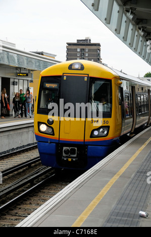 Hoxton London Overground Station Stock Photo - Alamy