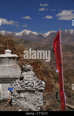 hemis village stupa Stock Photo - Alamy