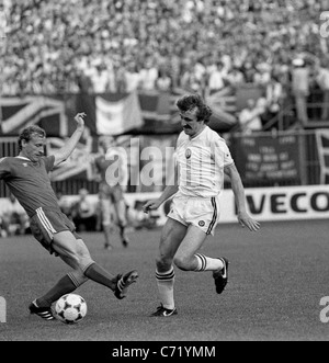 Des Bremner, Aston Villa Stock Photo - Alamy