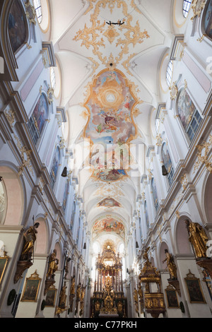 The interior of the St. Peter's Church at the Marienplatz in Munich ...