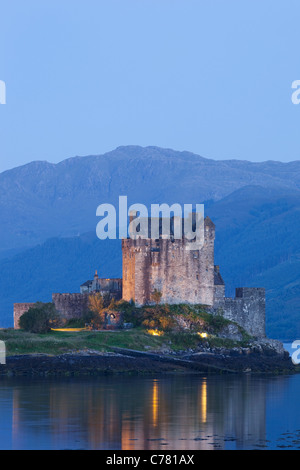 Eilean Donan castle at dusk Stock Photo - Alamy