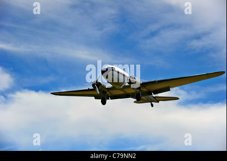 Douglas DC3 passenger plane flying flight aviation vintage plane ...