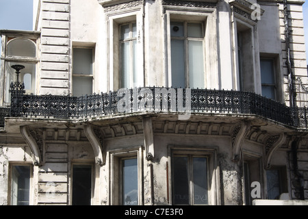 Decaying building, 124 Victoria Street, London SW1 Stock Photo - Alamy