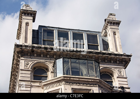 Decaying building, 124 Victoria Street, London SW1 Stock Photo - Alamy