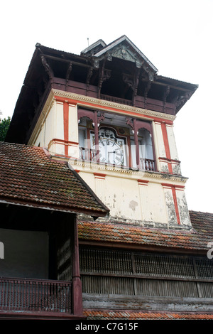 The "Methan Mani" - a peculiar clock at the Kuthiramalika Palace Museum ...