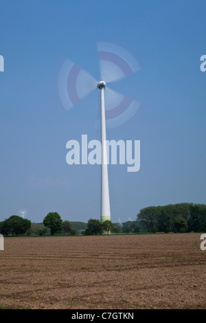 wind turbine spinning Stock Photo - Alamy