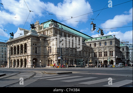 Vienna State Opera house Stock Photo - Alamy