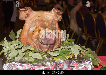 Cooked pig's head on a dish, Medieval feast Stock Photo: 39194150 - Alamy
