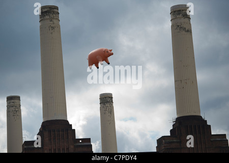 An inflatable pig flies once more over Battersea Power Station as an ...