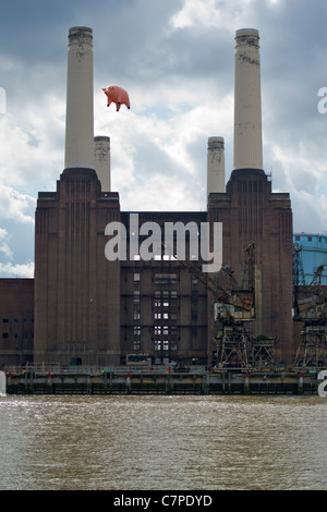 Pink Floyd Inflatable Flying Pig at Battersea Power Station in London ...