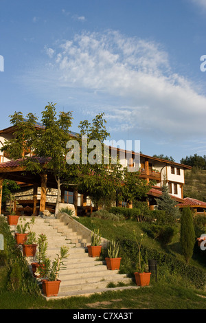 Contemporary traditional architecture, Han Trifon Zarezan, Glavatartzi ...