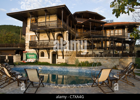 Contemporary traditional architecture, Han Trifon Zarezan, Glavatartzi ...