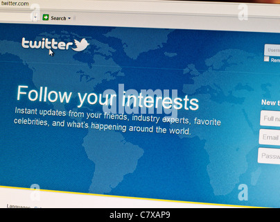 Twitter web page on the browser Stock Photo - Alamy