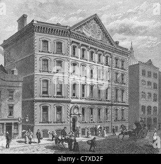 The London Times building. Engraving from a 1881 magazine Stock Photo ...