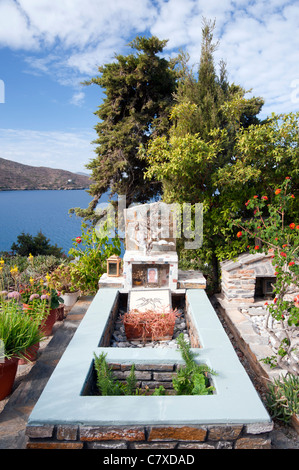 Greek orthodox graveyard on the island of Santorini Greece Stock Photo ...