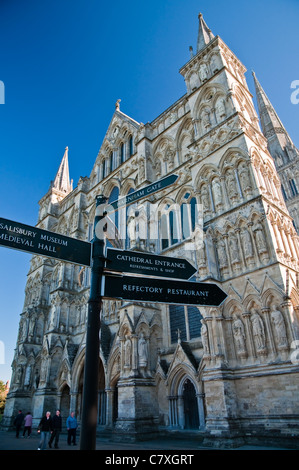 Front view of Salisbury Cathedral: The front facade of Salisbury ...