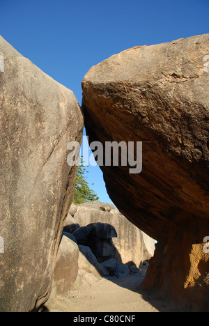 coastal path & granite rock formation, Bremner Point, Geoffrey Bay ...
