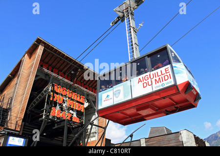 Cable car up to the Aiguille du Midi above Chamonix-Mont-Blanc Stock ...