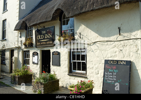 The Old Inn, a traditional thatched roof pub in Mullion, Cornwall UK ...