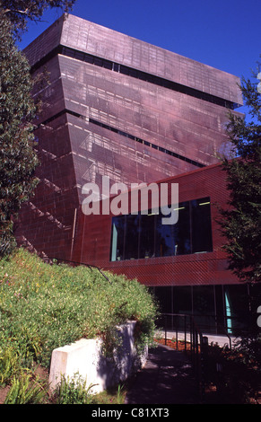 The de Young Museum in Golden Gate Park, San Francisco, California ...