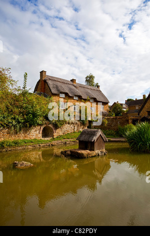 Wroxton village duck pond, Oxfordshire, England, UK Stock Photo - Alamy