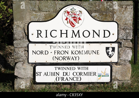Richmond, North Yorkshire town sign and coat of arms, England, UK Stock ...