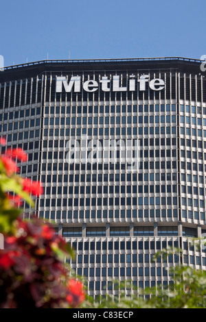 Met Life Building Facade, 200 Park Avenue, NYC Stock Photo - Alamy