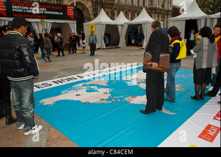 World Map Showing Capital Punishment Countries on Sidewalk, outside ...