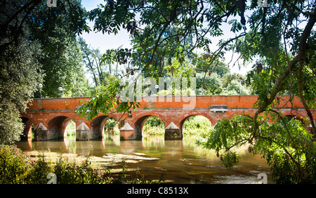 leatherhead town bridge across the river mole surrey Stock Photo - Alamy