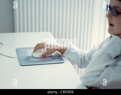 Child using computer mouse, cropped view of hand Stock Photo - Alamy