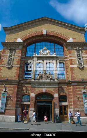 Hungary, Budapest, Batthyany Square, market hall Stock Photo - Alamy