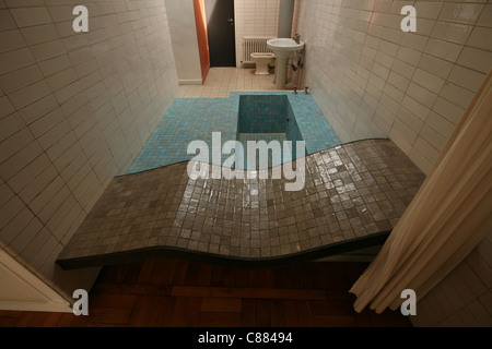 Main bathroom of the Villa Savoye by architect Le Corbusier in Poissy ...