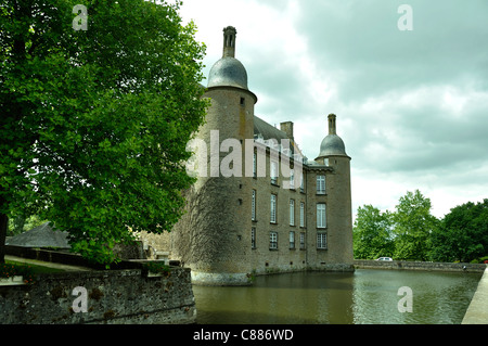 Castle of Flers, XVI th, XVIII th, actually the castle houses a museum ...