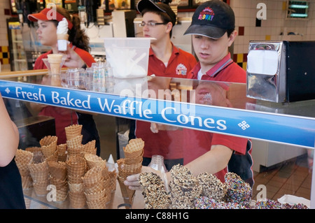 Ice cream shop window in Covent Garden, London Stock Photo: 183022432 ...