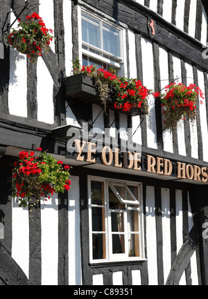 Ye Olde Red Horse pub, Evesham, Worcestershire, England, UK Stock Photo ...